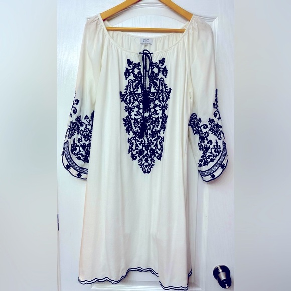 Chic Connection | Dresses | Vintage Lined Off White Dark Blue ...